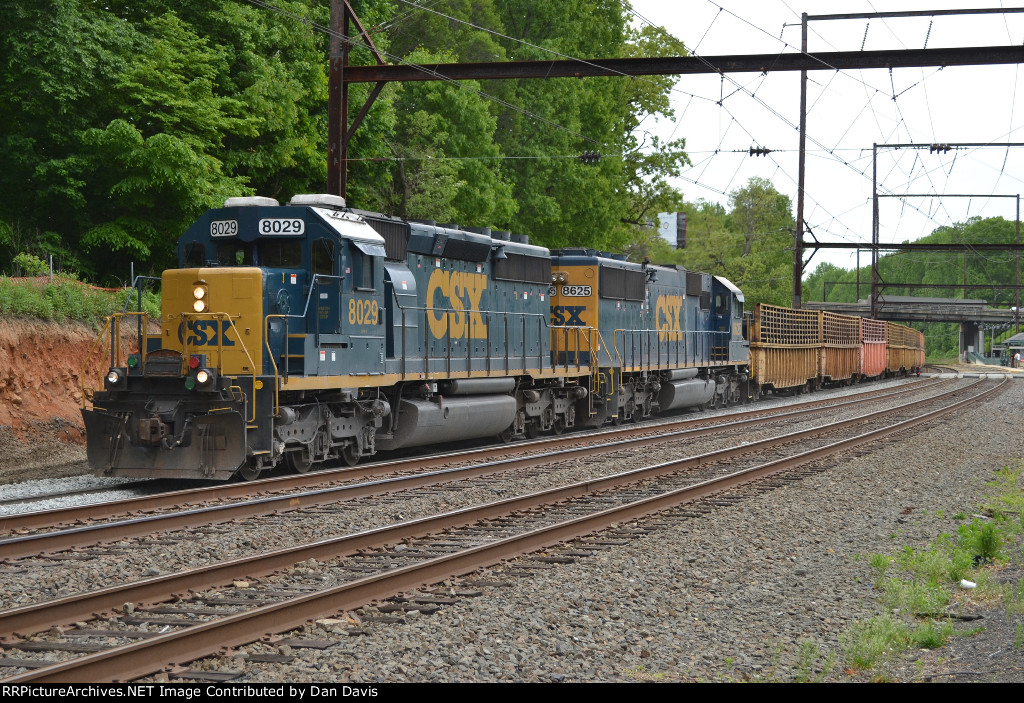 CSX SD40-2 8029 leads W952